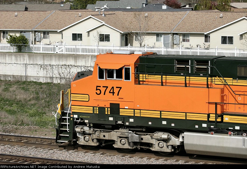 BNSF 5747